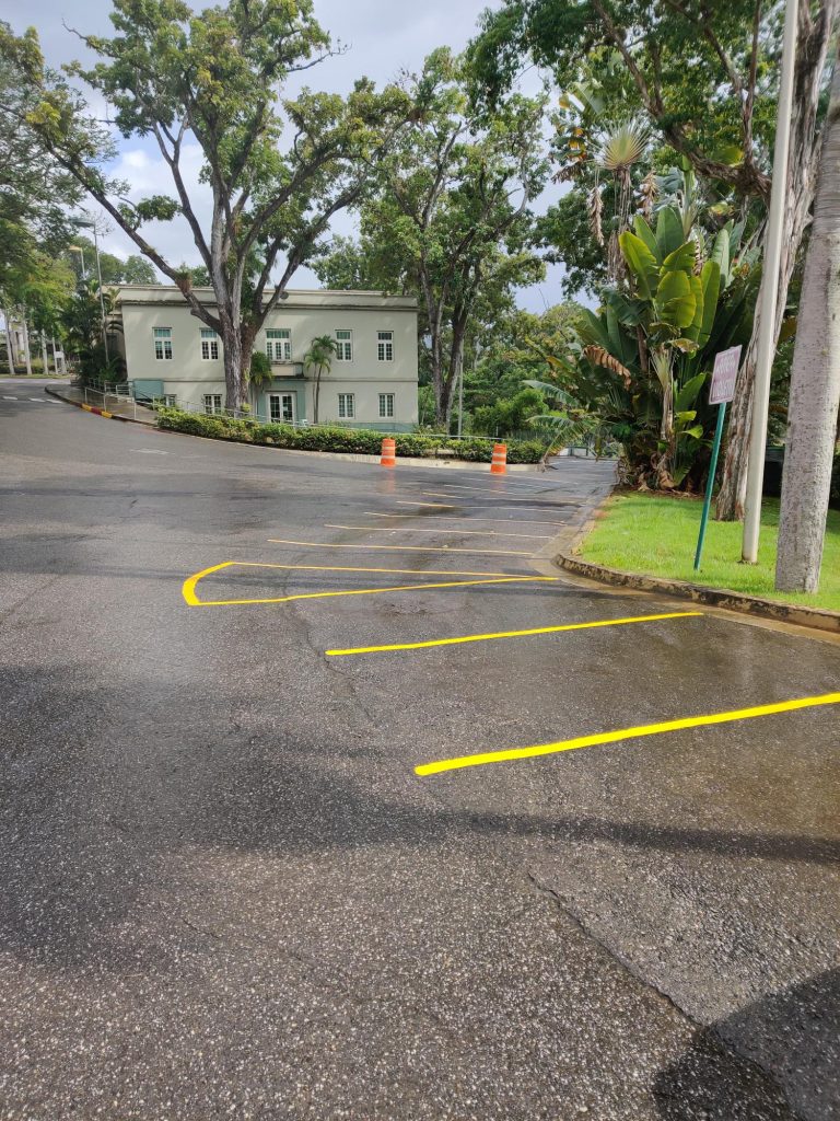 Remarcado de las líneas de tráfico de los estacionamientos – Decanato ...